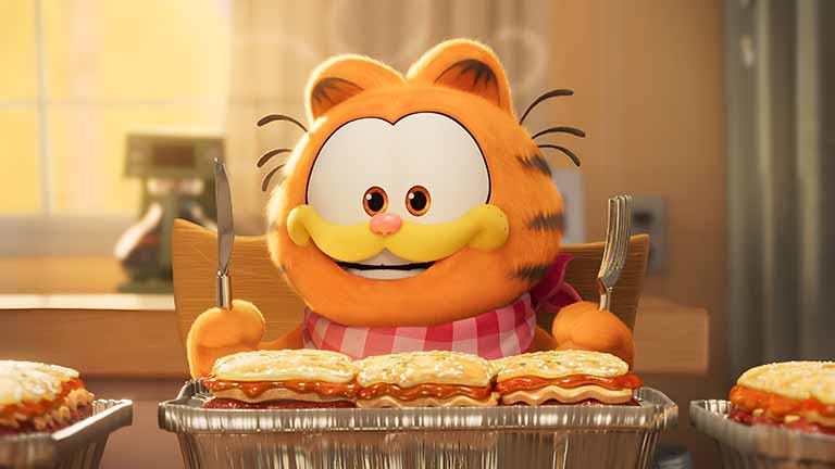 Free Garfield The Cat Eating Lasagna Desktop Wallpaper