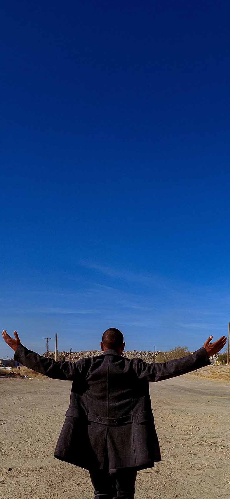 Breaking Bad Desert Man Arms Wide Wallpapers - Cool Wallpapers